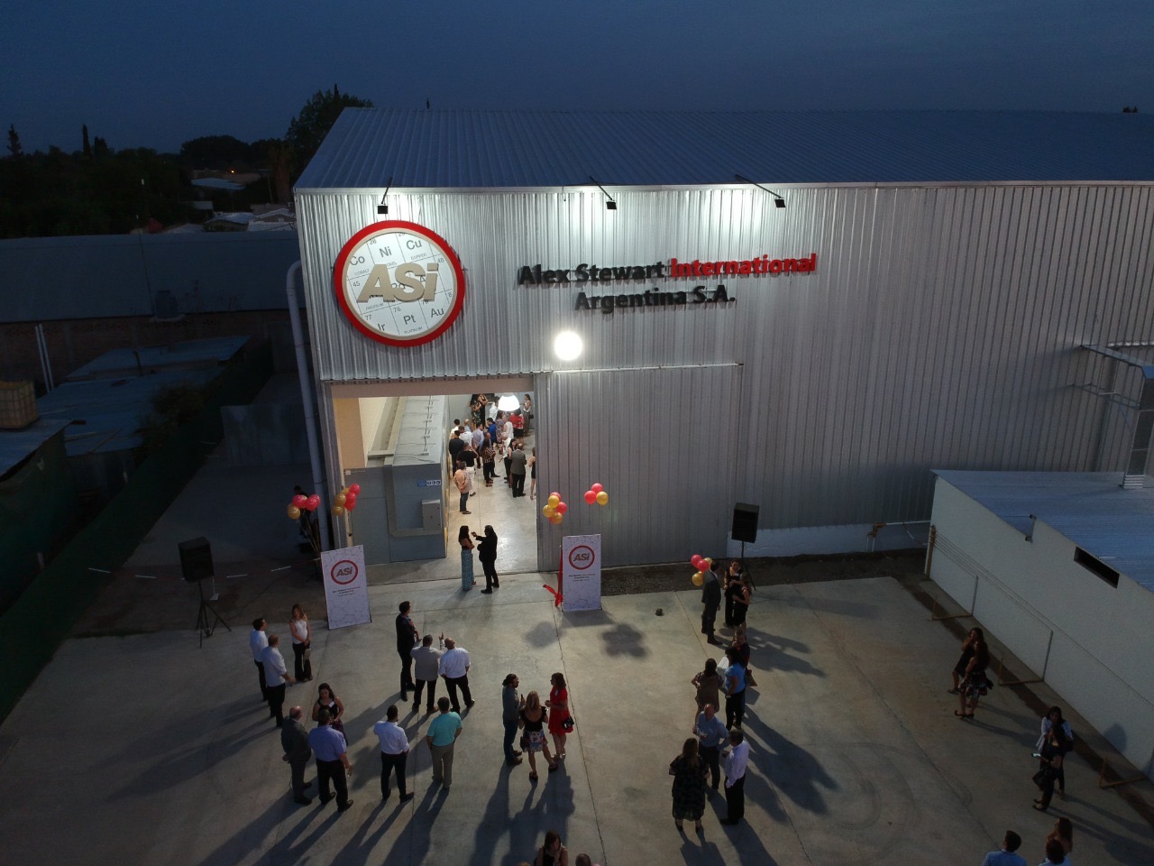 Alex Stewart celebra sus 20 años con la inauguración de un nuevo ...